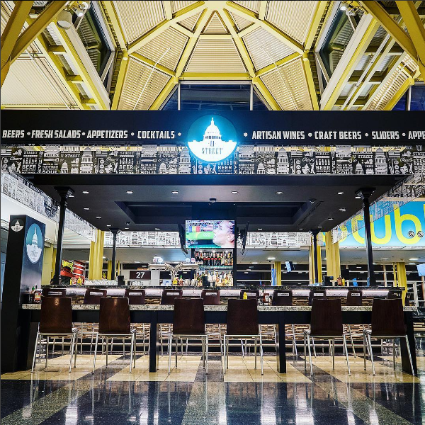 U Street Pub at Ronald Reagan Airport - SMARTDESIGN GROUP